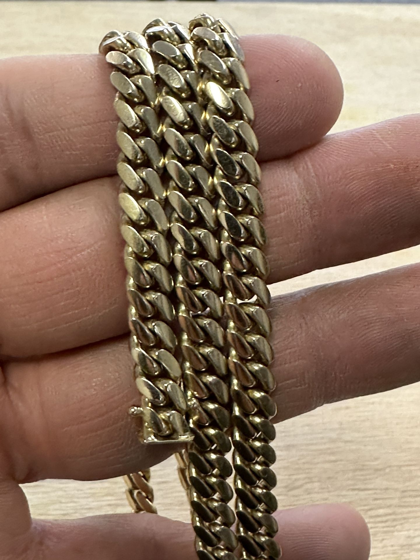 14k Gold Chain 93 Grams 24’ for Sale in Hayward, CA - OfferUp