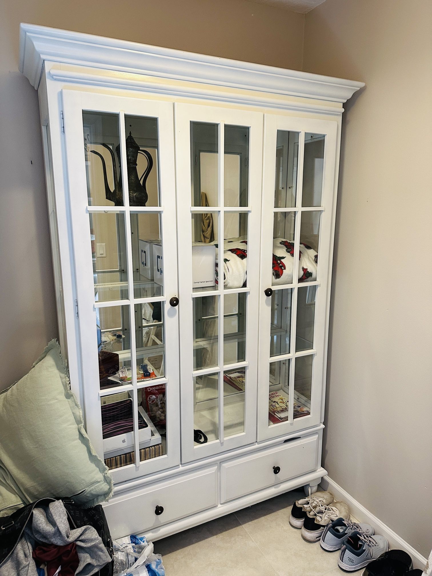 White Curio! for Sale in Stuart, FL - OfferUp