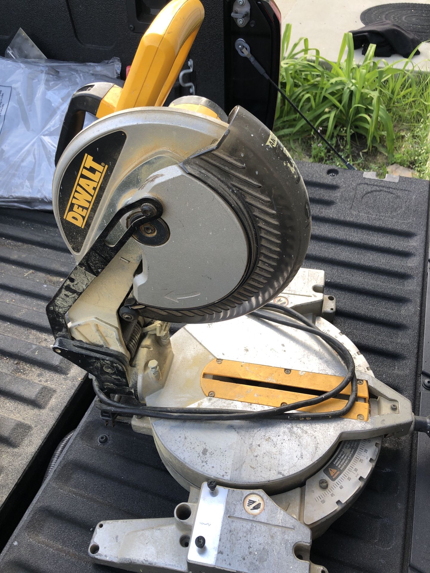 10inch Dewalt DW703 Miter Saw for Sale in Cream Ridge NJ OfferUp