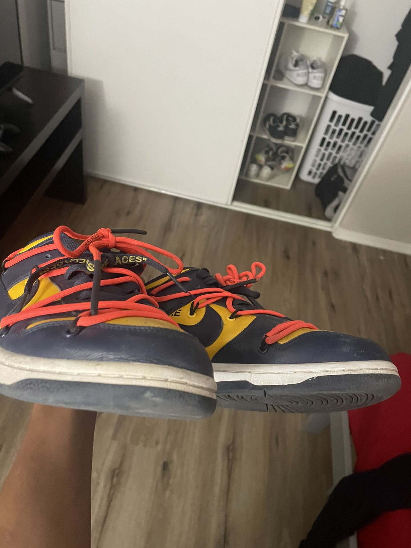SB dunks off white size 8 for Sale in Chandler, AZ - OfferUp