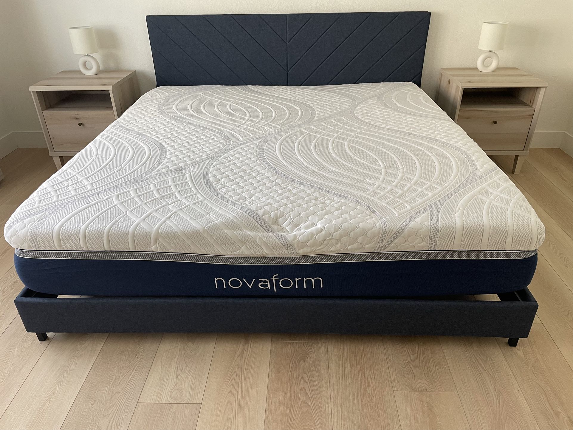Nova form King Mattress(like New) for Sale in Glendale, AZ - OfferUp