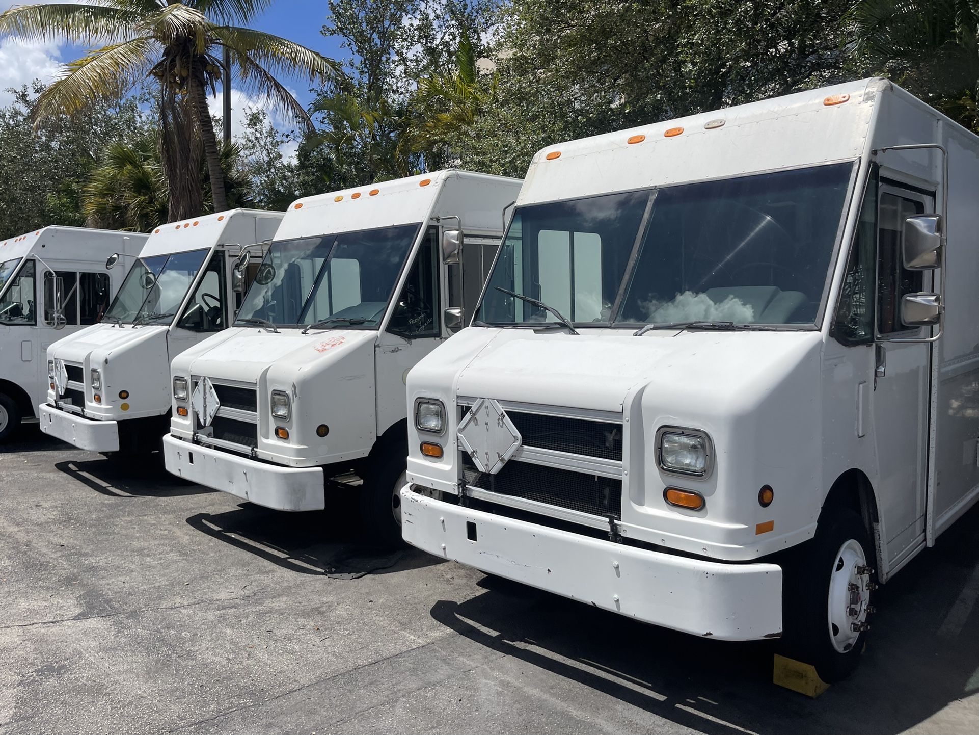 2000 Freightliner P700, 12 TRUCKS to Pick From for Sale in Miami, FL ...