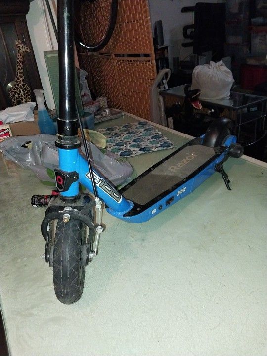 Razor E100. for Sale in Los Angeles, CA - OfferUp