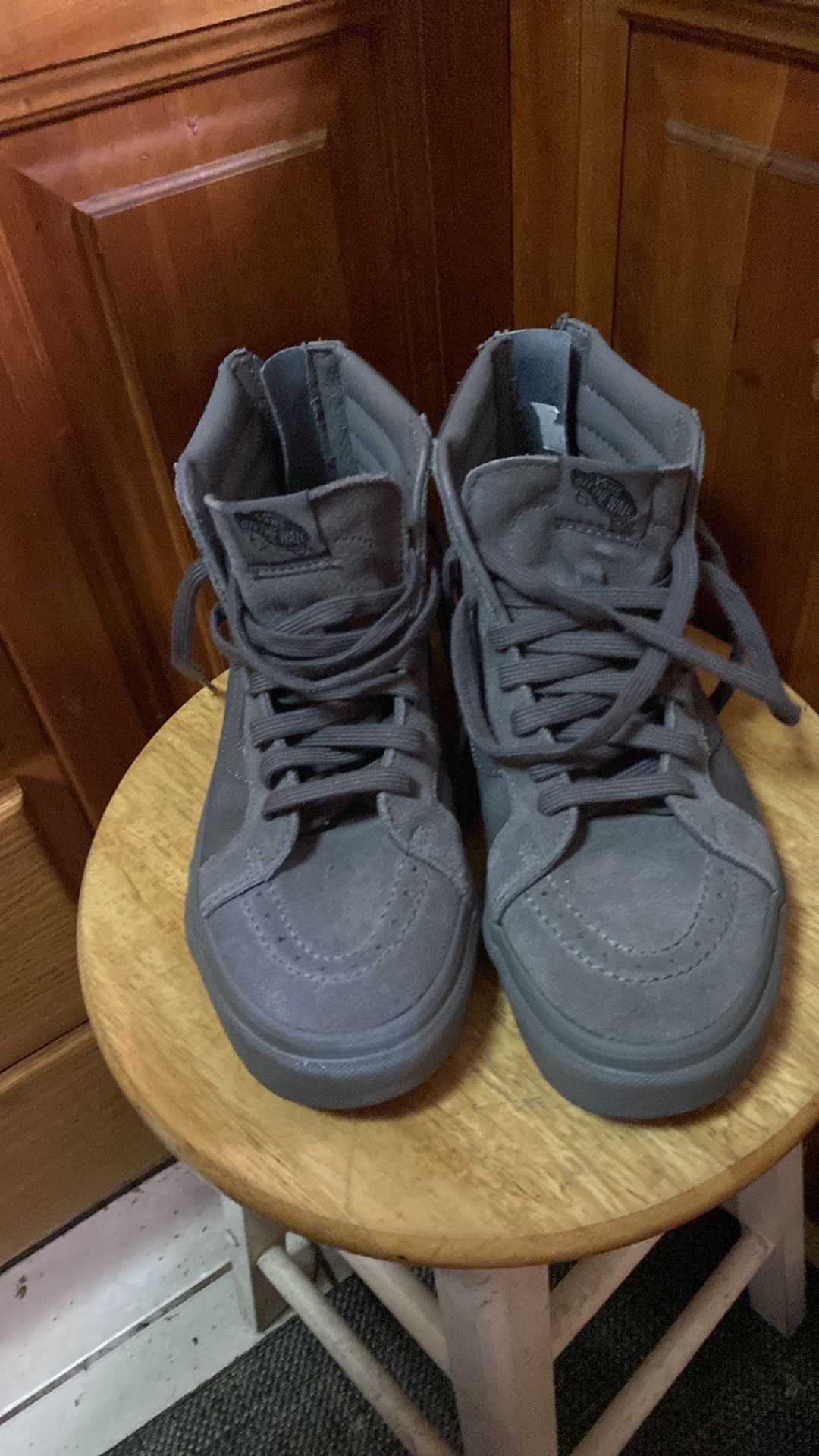 High top gray vans size 8 1/2 for Sale in Oakland, CA - OfferUp