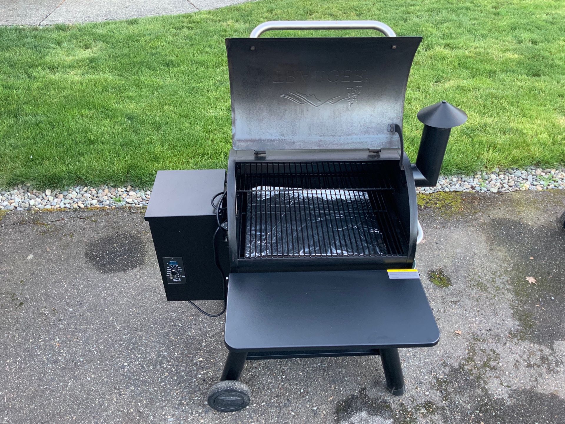 Traeger Pro Series 22 Smoker/Pellet grill for Sale in Federal Way, WA ...