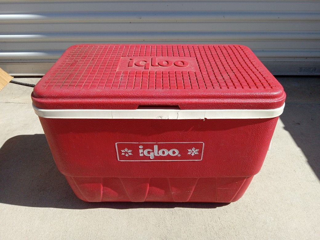 Vintage Igloo Cooler for Sale in Riverside, CA - OfferUp