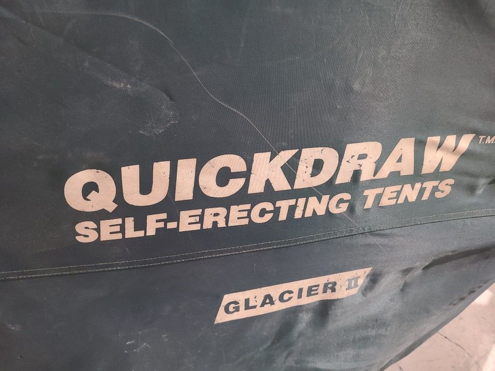 Quickdraw Self erecting Tent Glacier ii, True 2 Person Popup for Sale in Gilbert, AZ - OfferUp