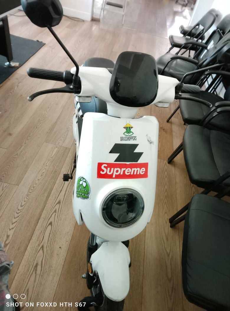 E bike Zebra Now Scooter +Battery+Charger for Sale in Los Angeles, CA ...
