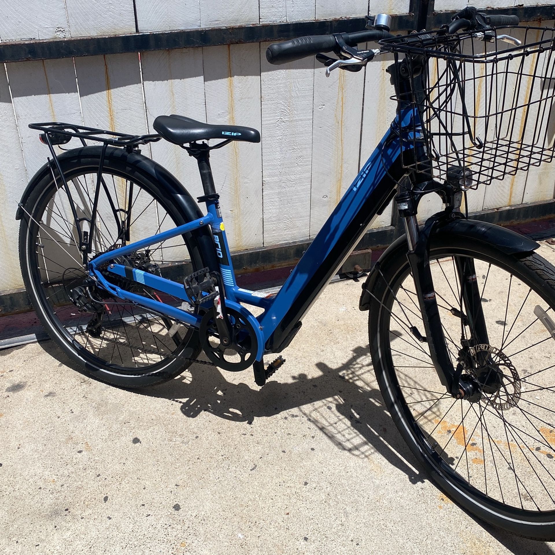 We Have 8 of these izip Electric Bicycles For Sale. Priced To Sell. All ...