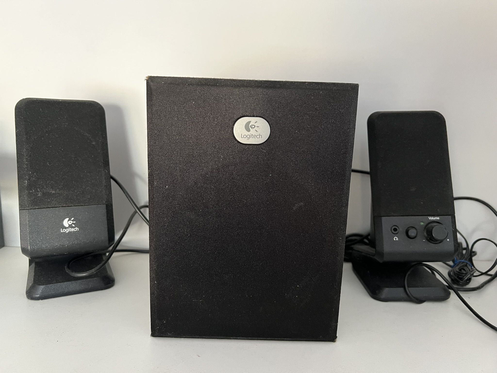 Logitech R-20 2.1 Dynamic Bass Mac PC Speakers Computer Sound System ...