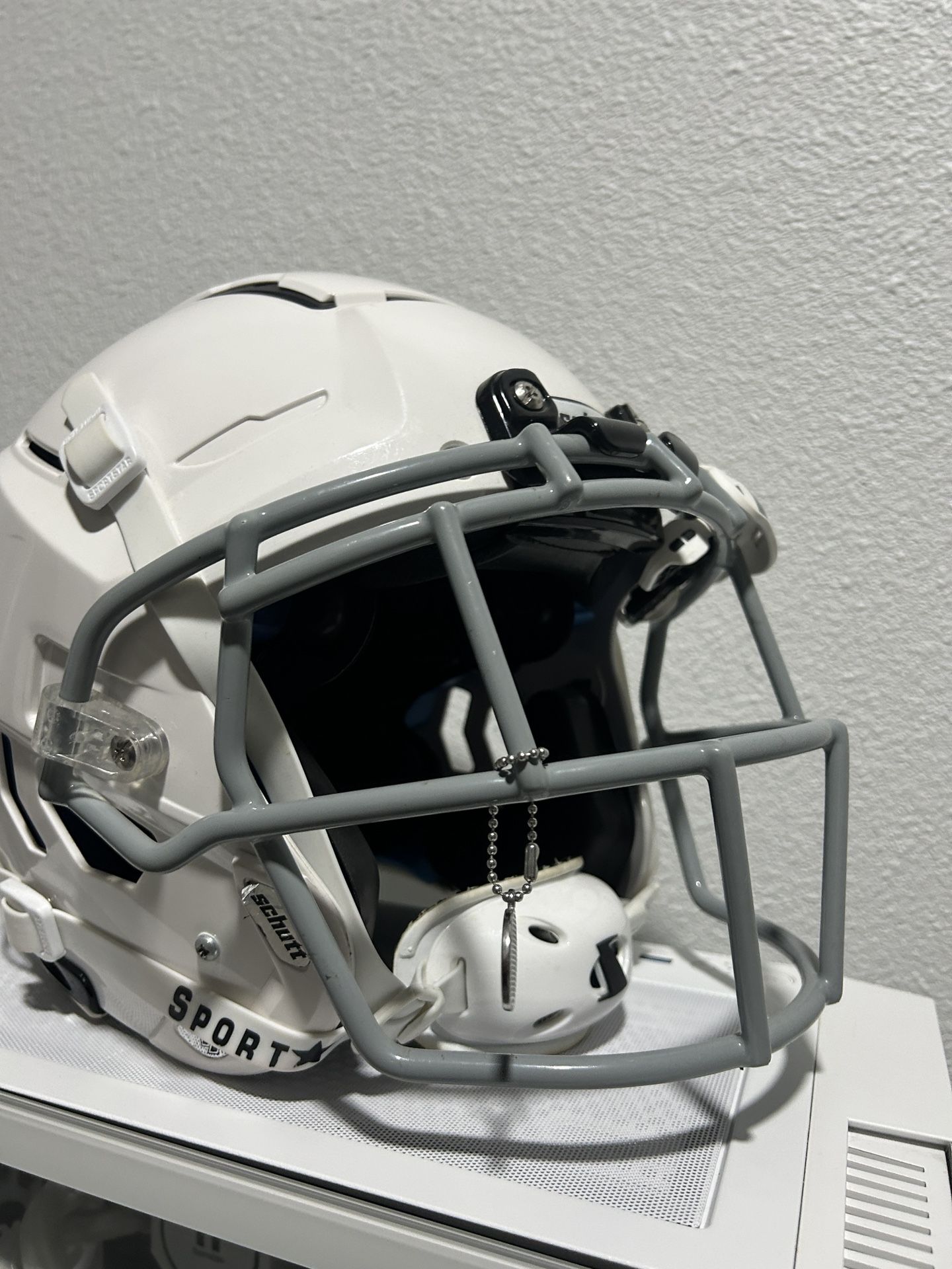 schutt f7 football helmet for Sale in Dallas, TX - OfferUp