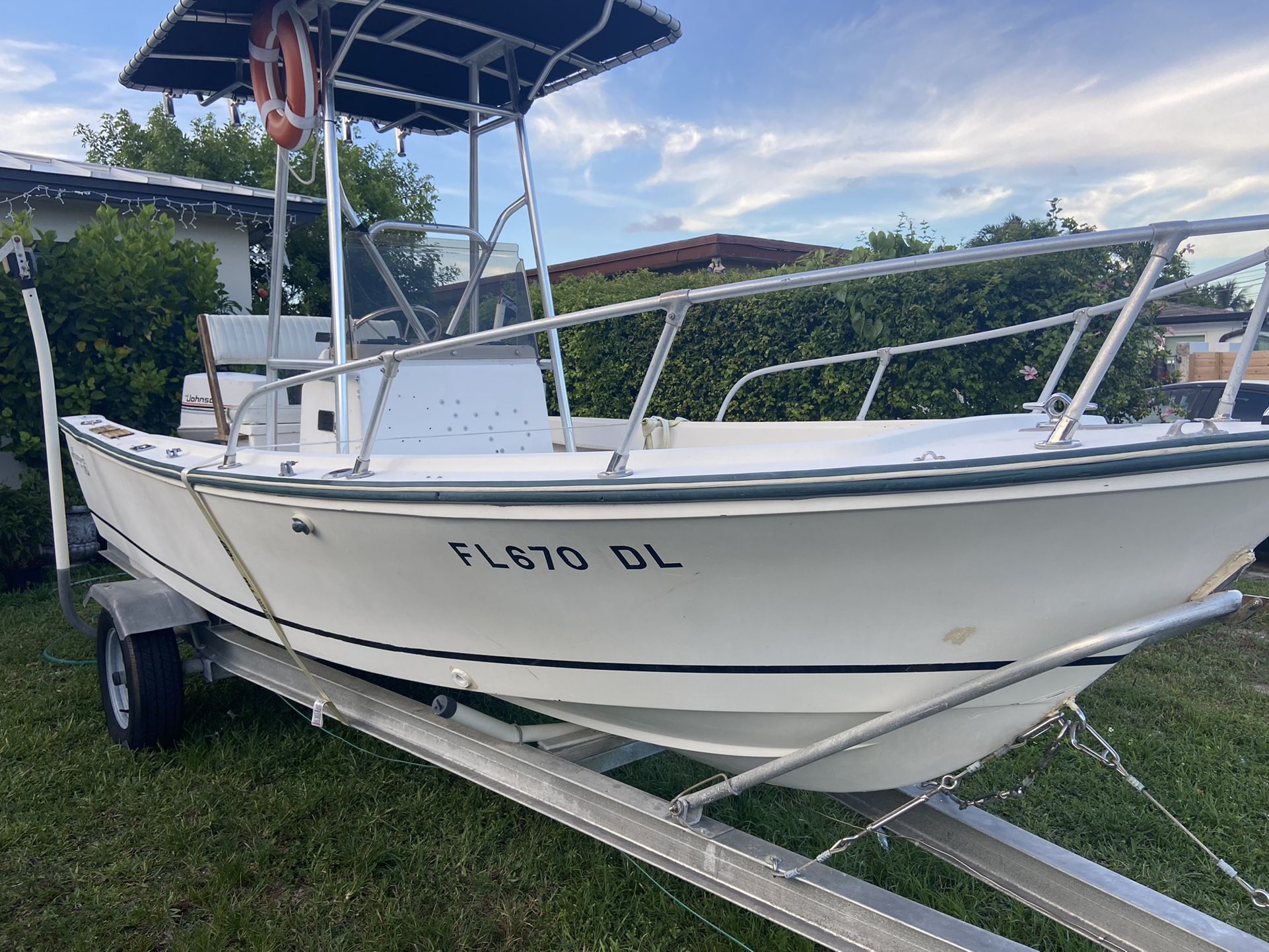 17 FOOT OPEN FISH JOHNSON 140 STARTS FIRST CRANK SOUNDS GREAT VERY ...