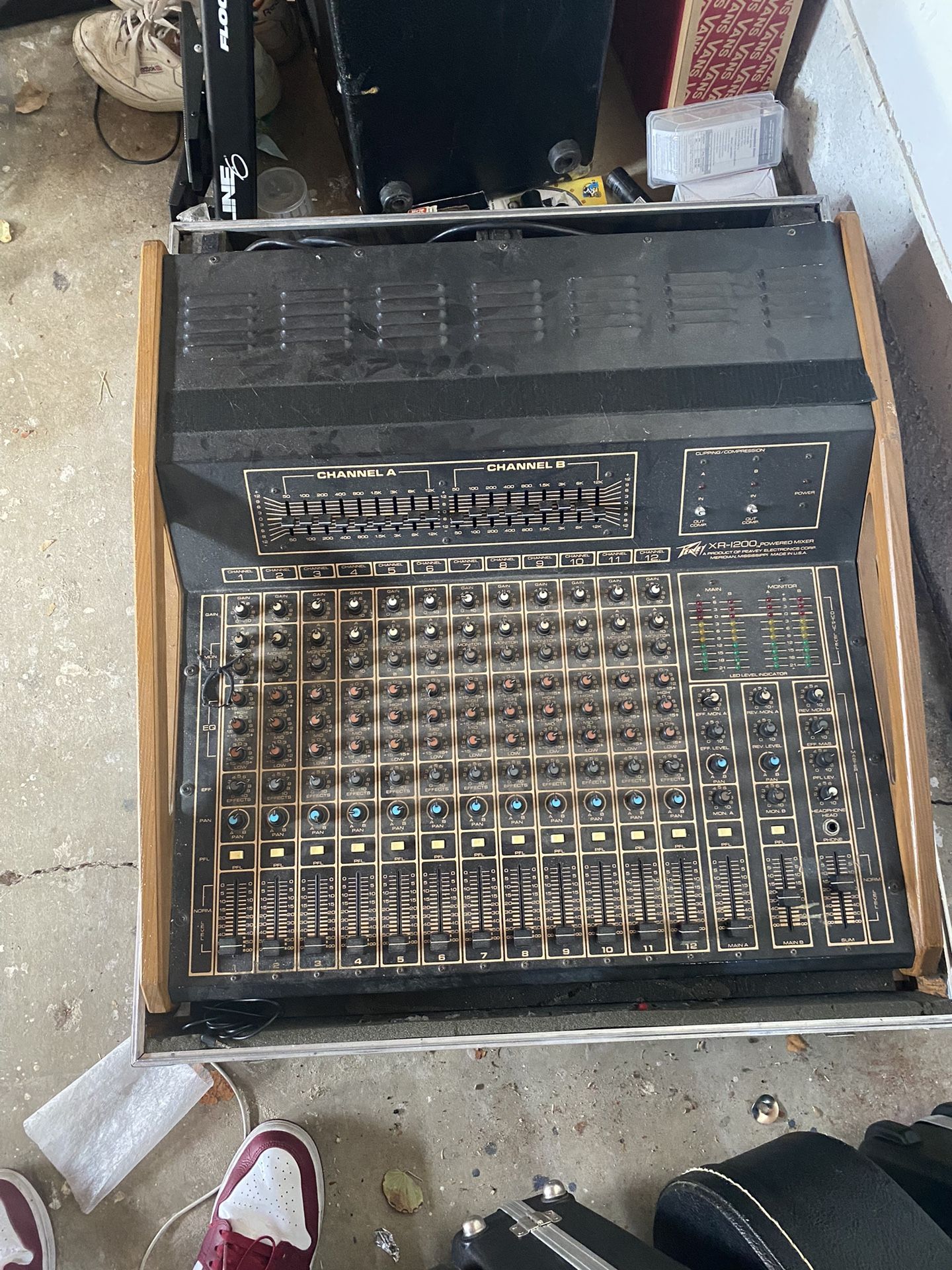 Peavey xr-1200 Mixer for Sale in Victorville, CA - OfferUp