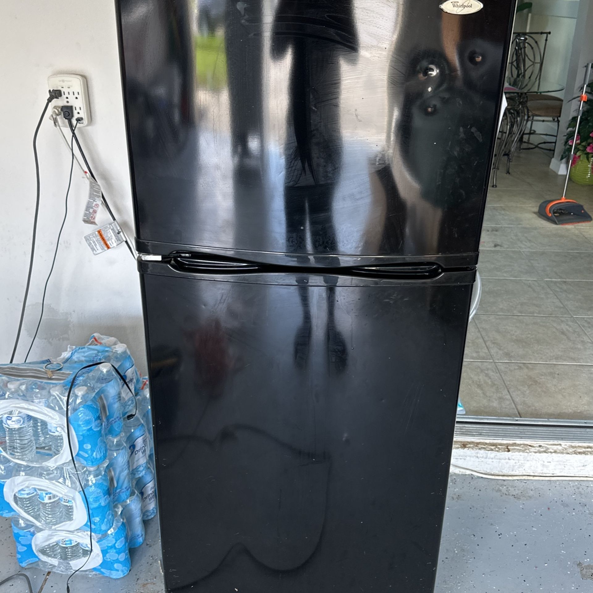 Whirlpool Refrigerator 10 Cubic Feet for Sale in Zephyrhills, FL - OfferUp
