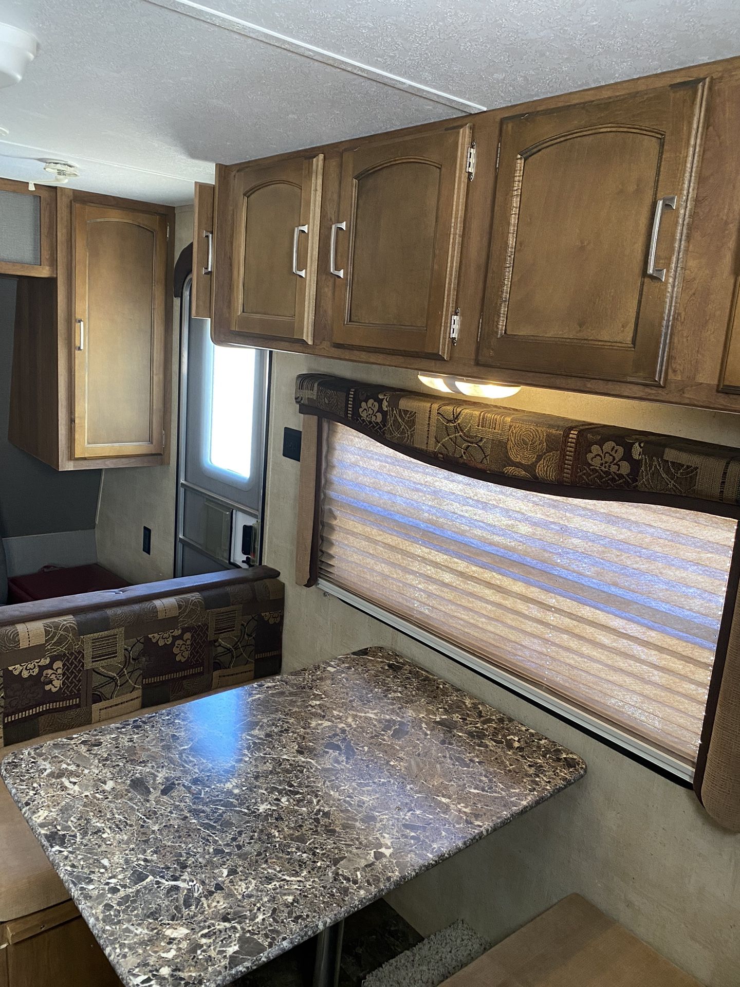 2015 Keystone Springdale 189FLWE for Sale in Scottsdale, AZ - OfferUp
