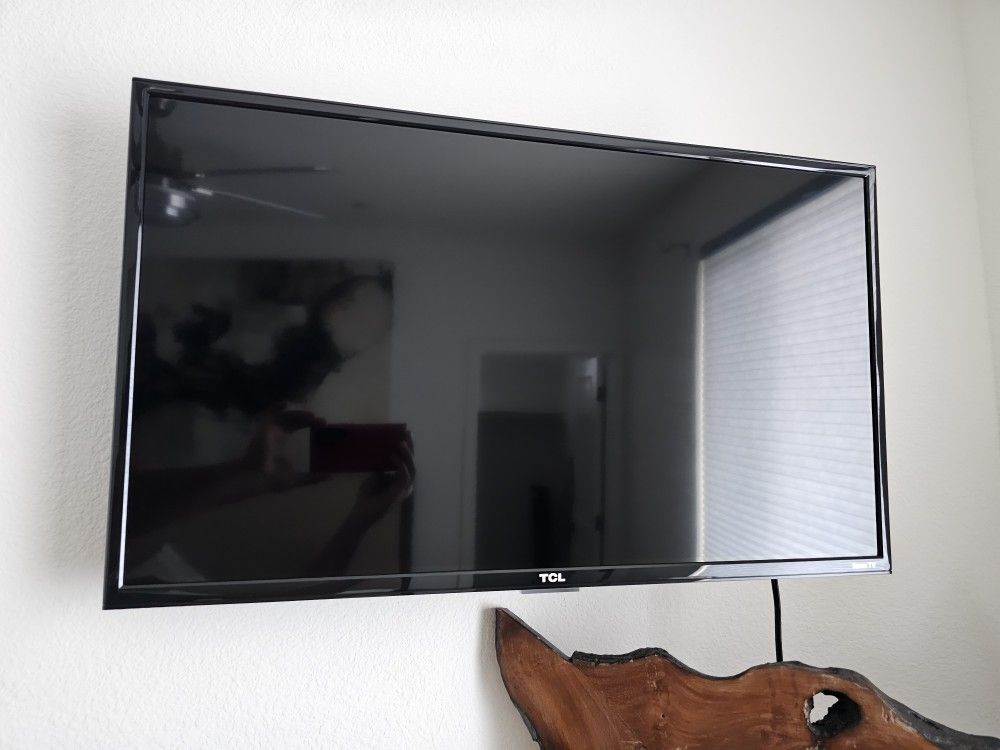 35" TV for Sale in Sacramento, CA - OfferUp