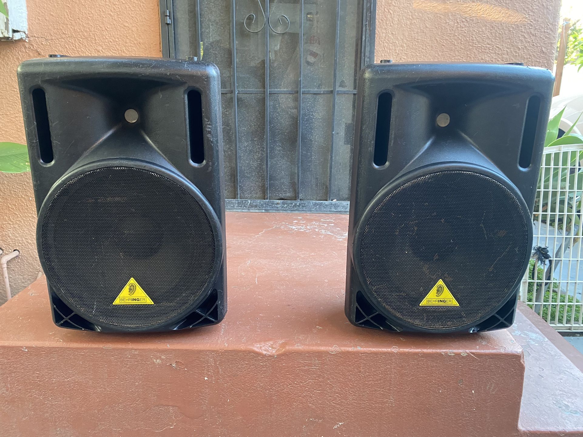 Behringer Eurolive B212D 550 Watts 12” Powered Speakers for Sale in ...