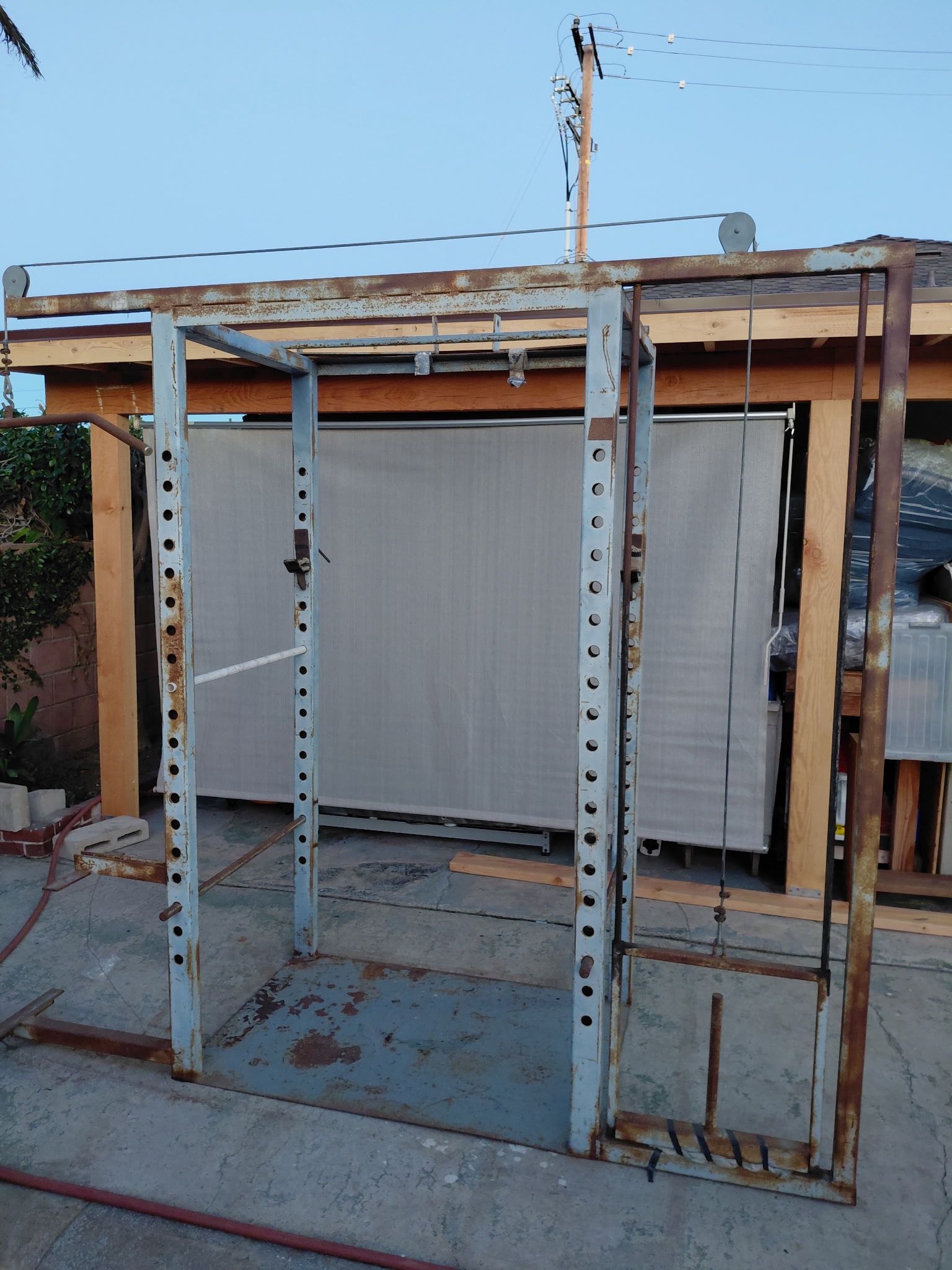 Squat Rack Free for Sale in Santa Ana, CA - OfferUp