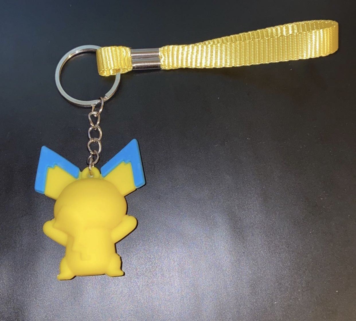2x Pokémon Keychains For keys figurines two ninjas figure Yellow for ...