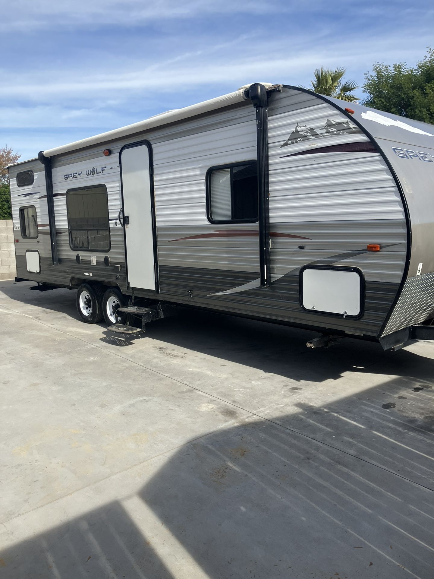 2014 Greywolf Forest River 28 foot travel, trailer, bunkhouse clean ...
