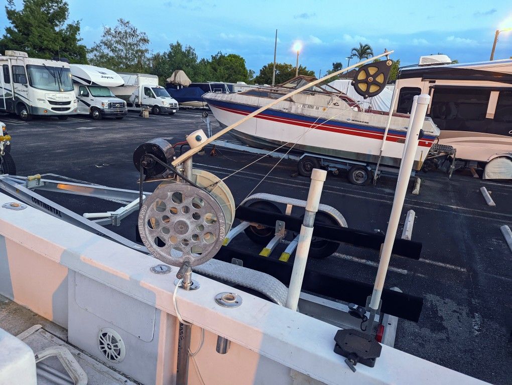 Bandit Electric Reel ( Waterman Industries ) for Sale in Hialeah, FL ...