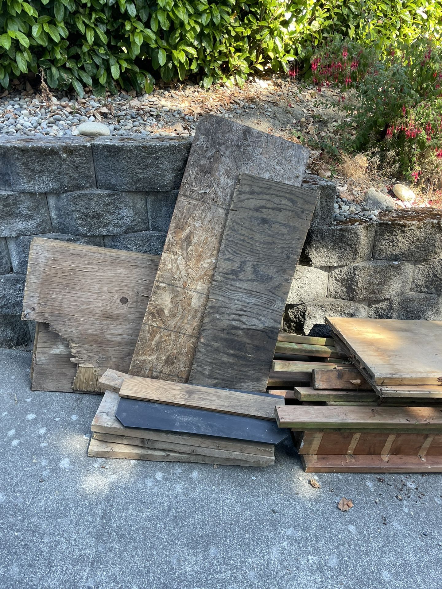 Free Wood - 2x6, 2x4, Misc Pieces, Pallets, Scrap for Sale in Seattle ...