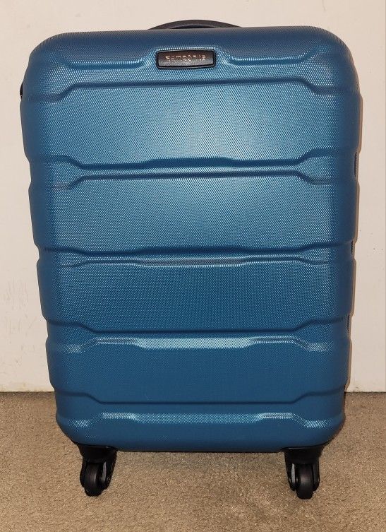 Samsonite Carry-On Suitcase for Sale in Humble, TX - OfferUp