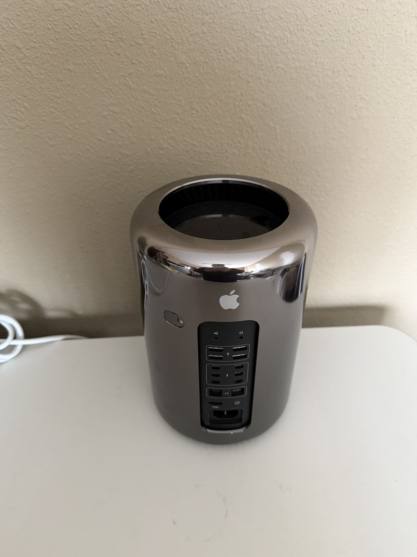 Apple Mac Pro Late 2013 64 GB 512 SSD D300 D500 for Sale in Turlock, CA ...