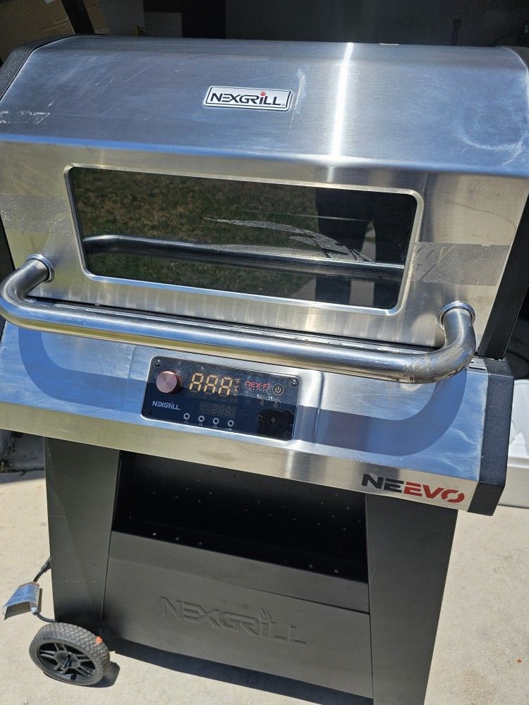 Nexgrill Neevo 720 Propane Gas Grill for Sale in Peoria, AZ - OfferUp