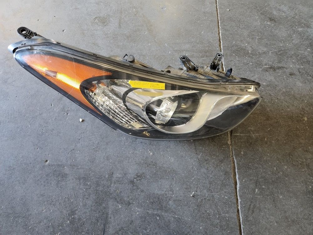 2013 2014 2015 2016 2017 Hyundai Elantra Gt Headlight Part for Sale in ...