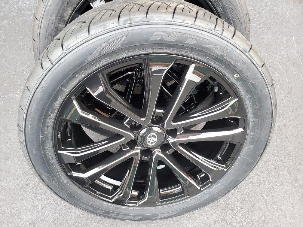 4 (22"x9" ) Toyota rims wheels and Nitto NT420 tires 285/45R22. for ...