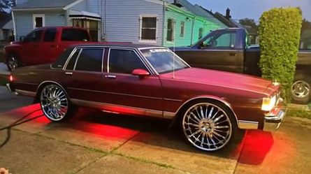 Box Chevy Caprice On 26s