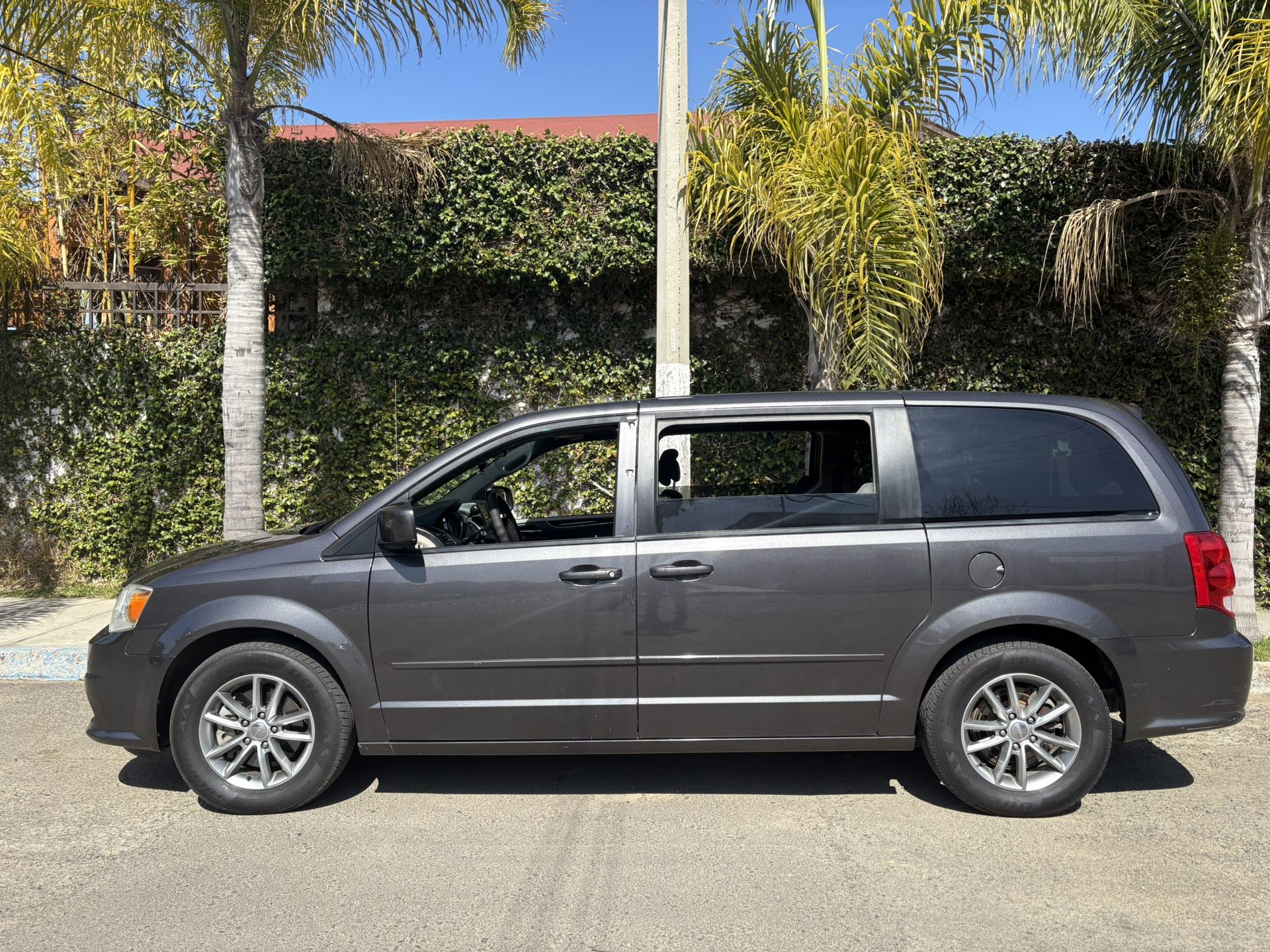 2015 Dodge Caravan/Grand Caravan for Sale in San Diego, CA - OfferUp
